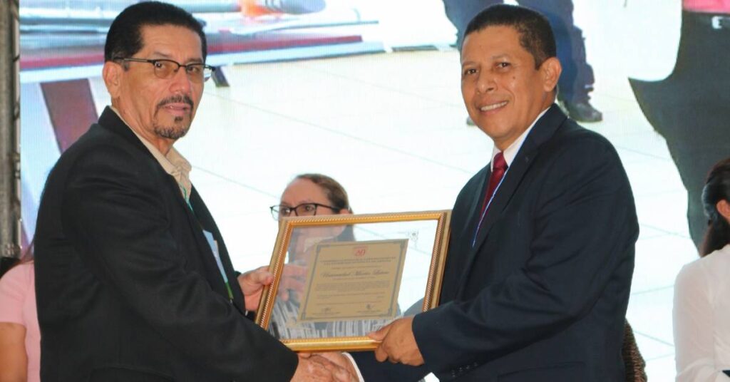 UML recibe reconocimiento de las Asambleas de Dios de Nicaragua - UML ...